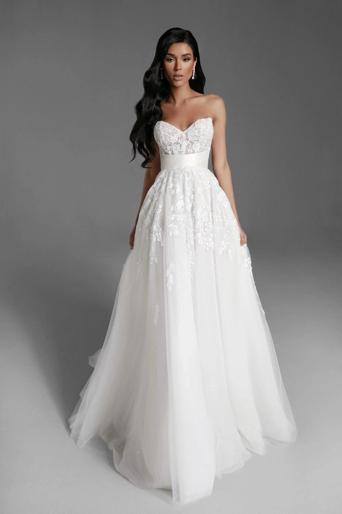 Dany Tabet | The Poinsett Bride - Maureen | The Poinsett Bride