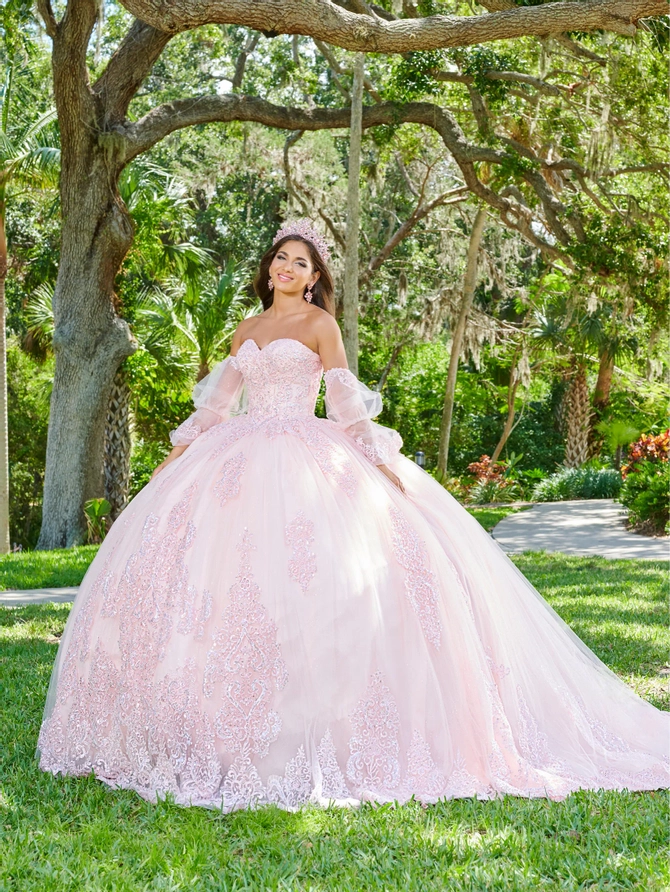 LIZLÚO QUINCE | Minerva's Bridal - 26076 | Minerva’s Bridal Orlando