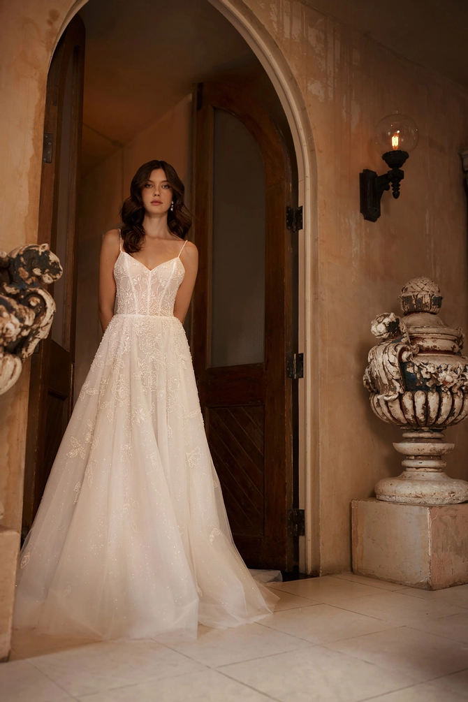 Enaura | Brides by the Falls - Scarlett | Brides by the Falls