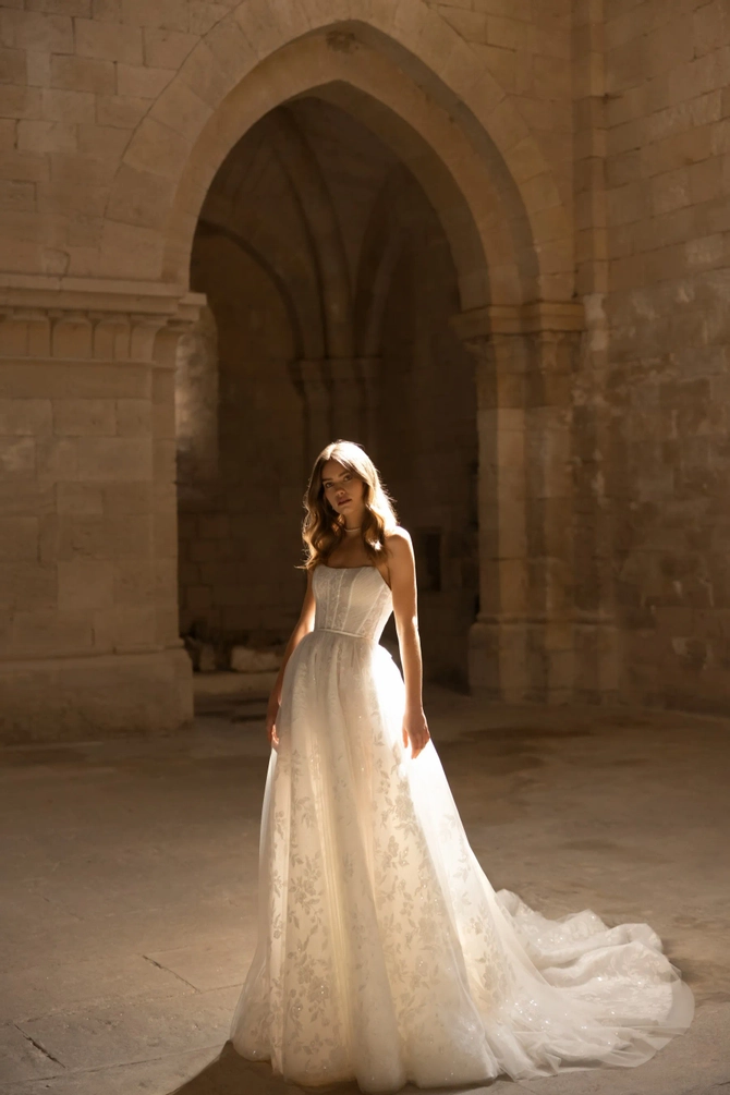 Eva Lendel - Medea | Town and Country Bridal