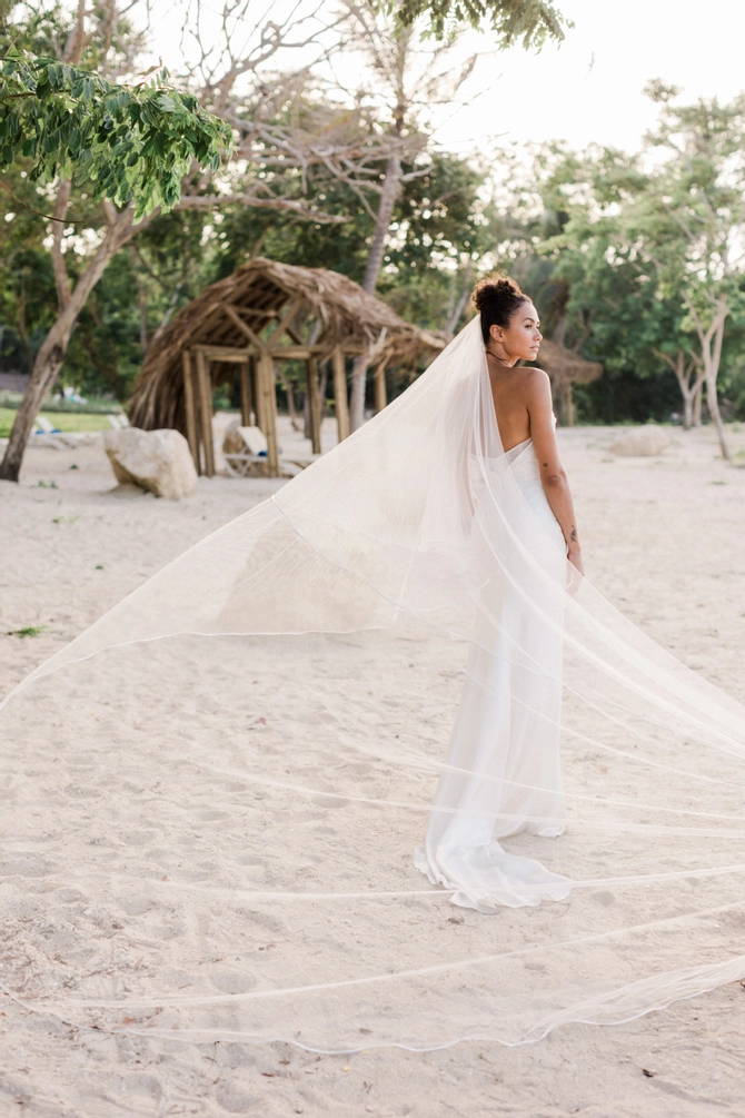 Toni Federici | Linen Jolie Bridal - Je T'Aime | Linen Jolie Bridal