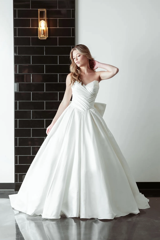 Essense of Australia - D4109 | White Wisteria Bridal Boutique