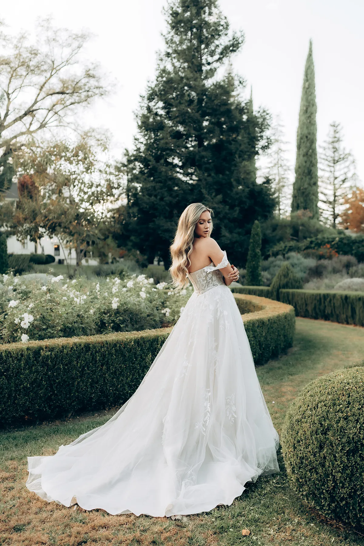 Stella York Everybody Every Bride Fall 2024 Curvy Wedding Dresses ...