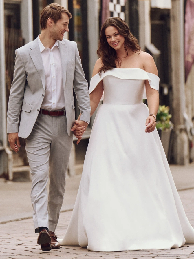 Rebecca Ingram | Brides & Grooms - 25RS282 | Brides & Grooms Inc.