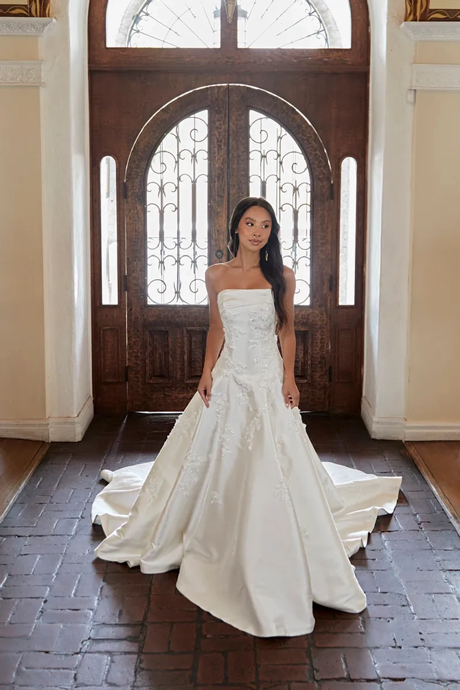 Essense of Australia | Betsy Robinson's Bridal Collection - D4195 ...