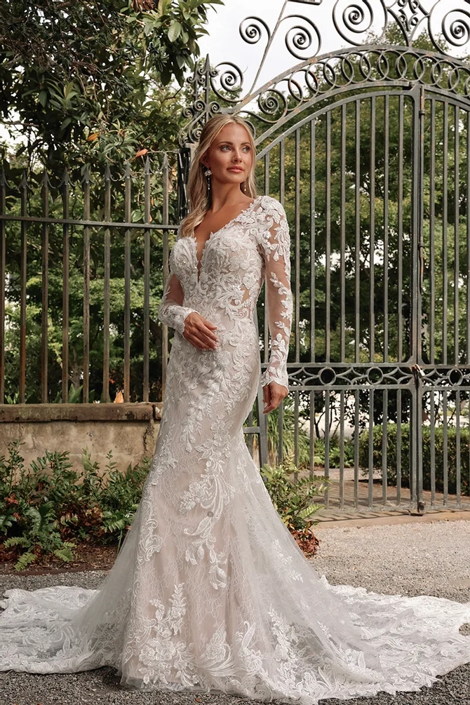 Essense of Australia | Brides & Grooms - D4213 | Brides & Grooms Inc.