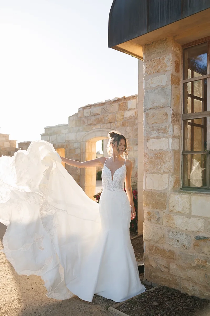 Essense of Australia | Brides & Grooms - D4226 | Brides & Grooms Inc.