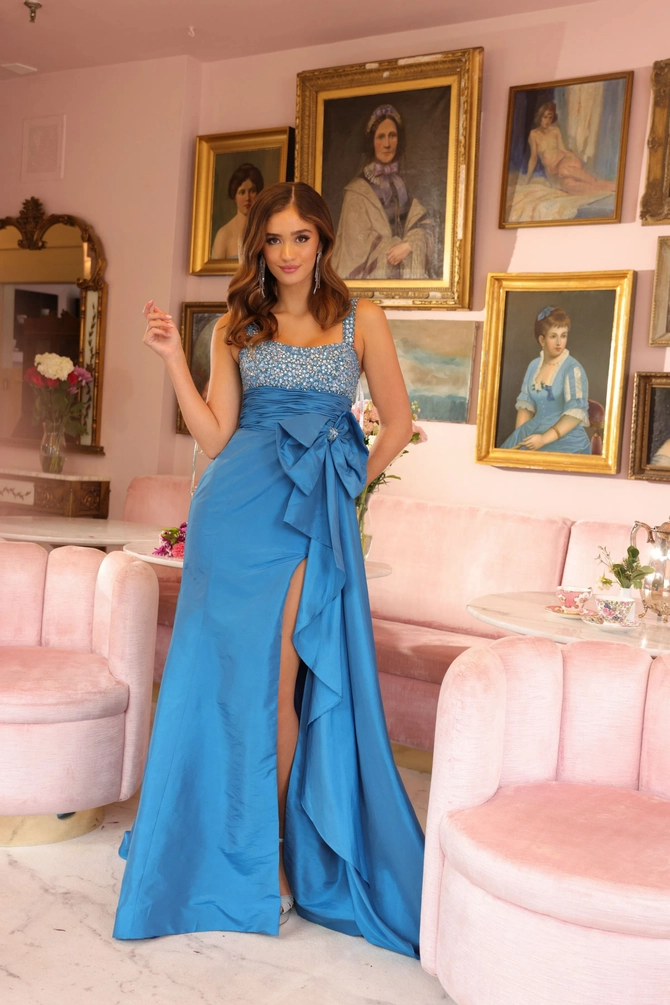 Ava Presley - 29268 | Prom Excitement