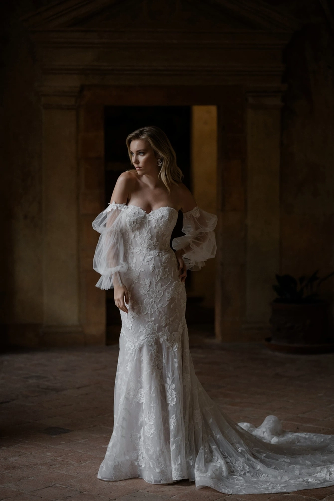 Abella - E513 | The Gown Gallery