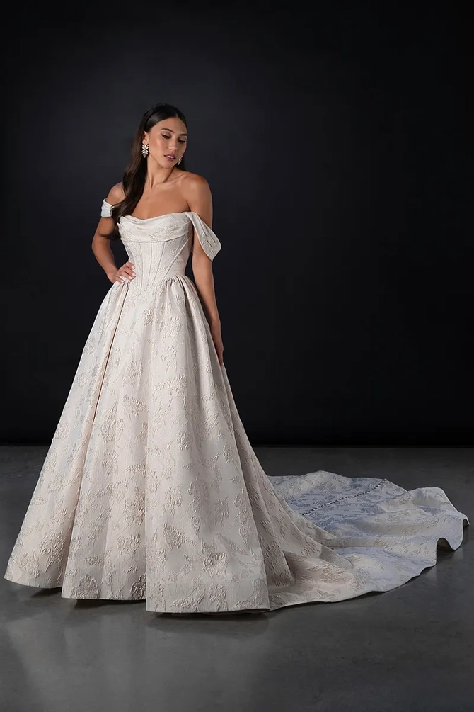 Martina Liana - 1823 | White Lace and Promises