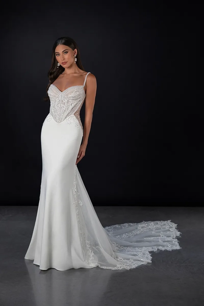 Martina Liana - 1843 | White Lace and Promises