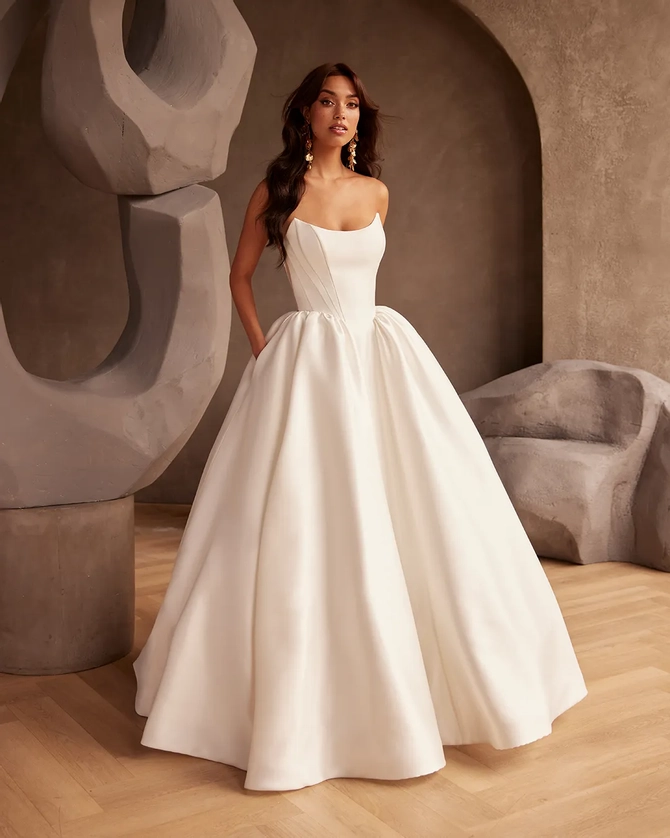 Paloma Blanca - P5130 | The Poinsett Bride