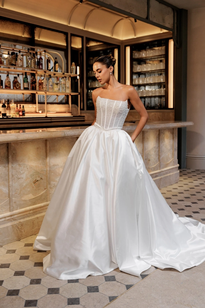 Lé Lee Studio - Celine | The Bridal Room