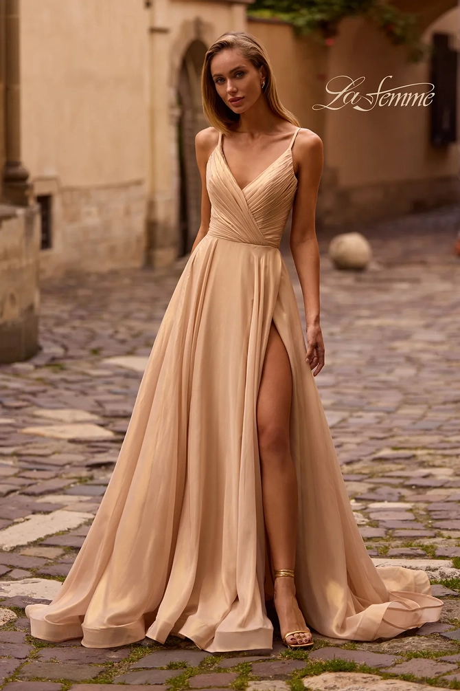 La Femme - 32864 | Country Bride and Gent