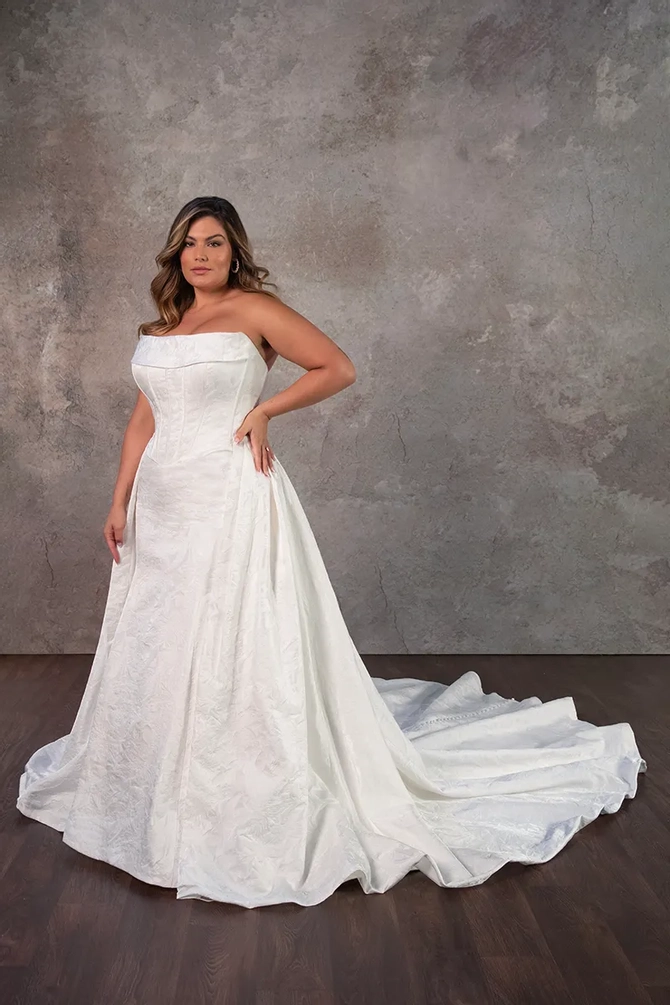 Essense of Australia Plus Size - D4149 | Brides & Grooms Inc.