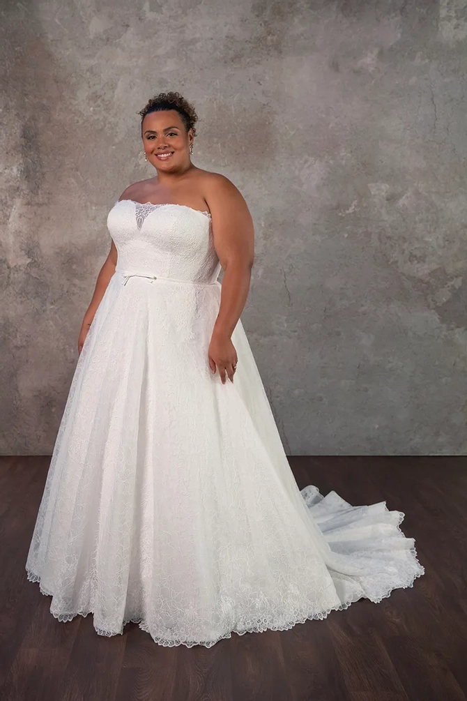 Essense of Australia Plus Size | B. B. Bridal - D4191 | B.B. Bridal