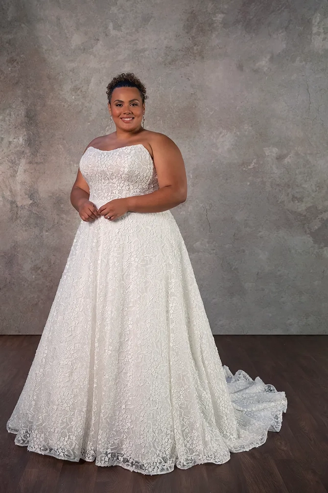 Essense of Australia Plus Size - D4196 | Michelle’s Bridal & Tuxedo