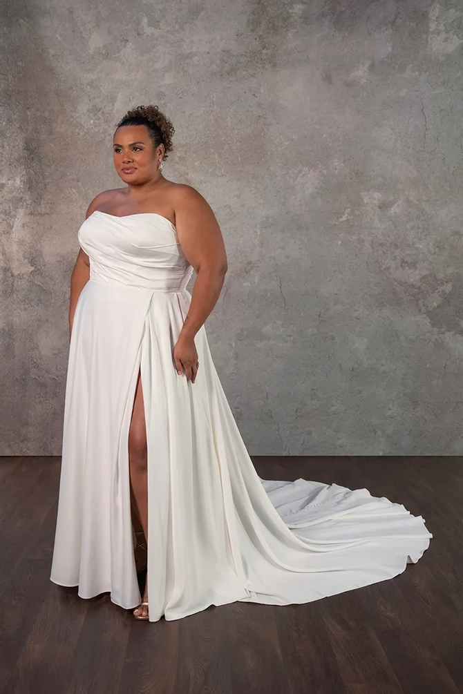 Essense of Australia Plus Size - D4225 | Town and Country Bridal
