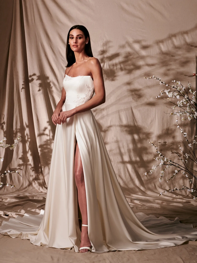 Kelly Faetanini | The Bridal Loft - Naomi | The Bridal Loft