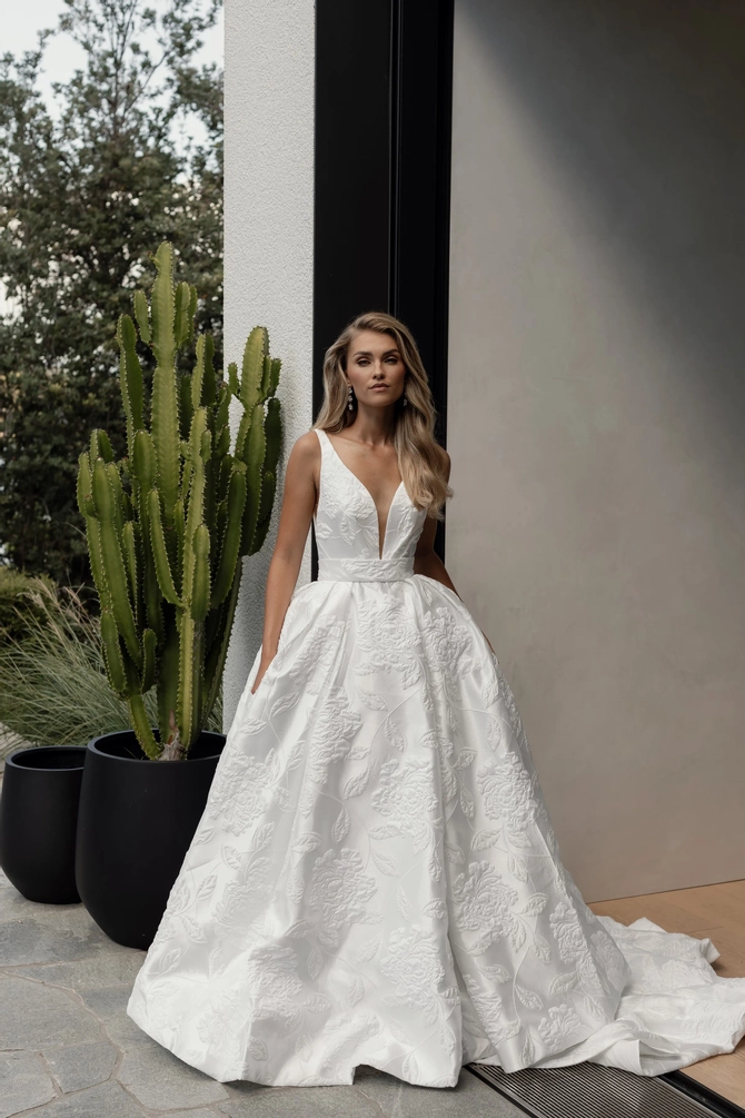 La Premiere - LPCTH23191 | JJ Kelly Bridal
