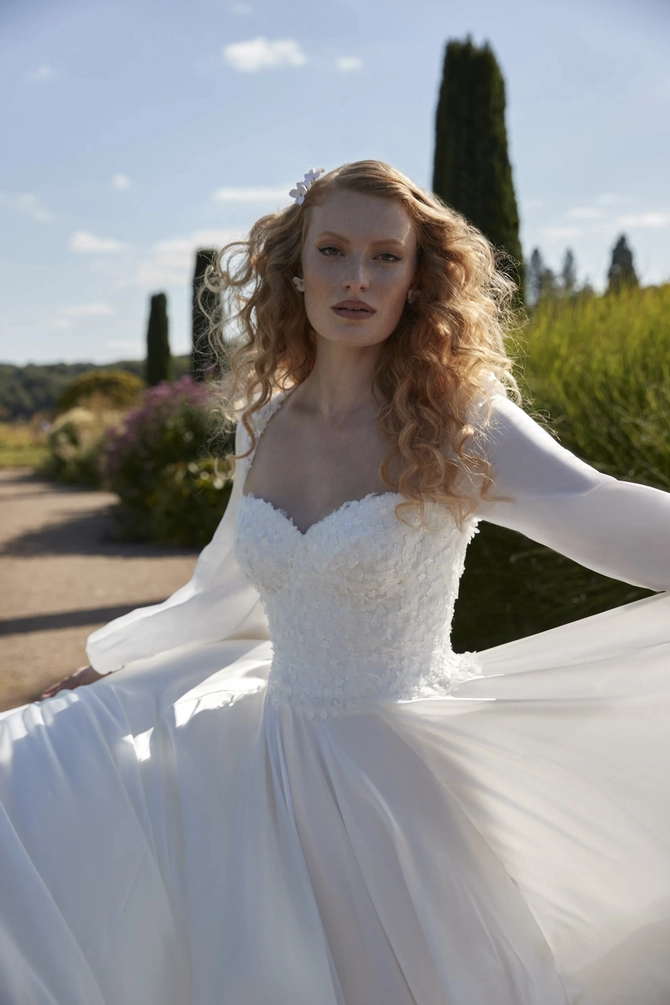 Sassi Holford - Daisy | The White Gown