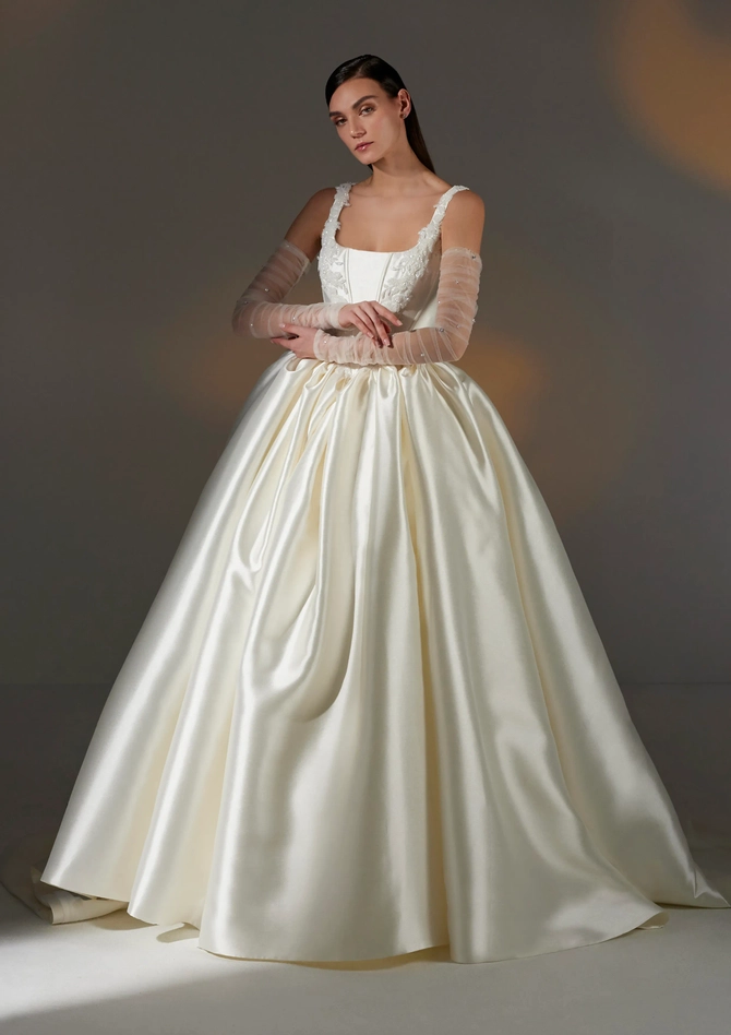 Privee By Pronovias | The White Gown - Alurea | The White Gown