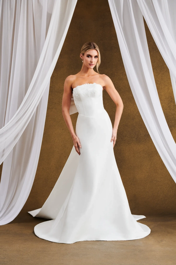 Kelly Faetanini | The Bridal Loft - Elara | The Bridal Loft