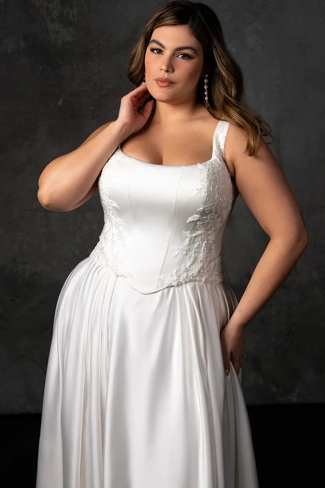 Essense of Australia Plus Size - D4290 | The Bridal Room