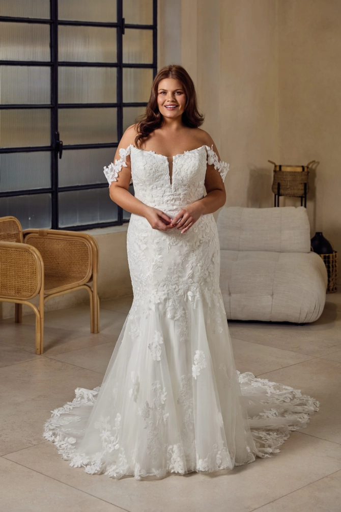 Eddy K Curvy - UR630 | Trudys Brides