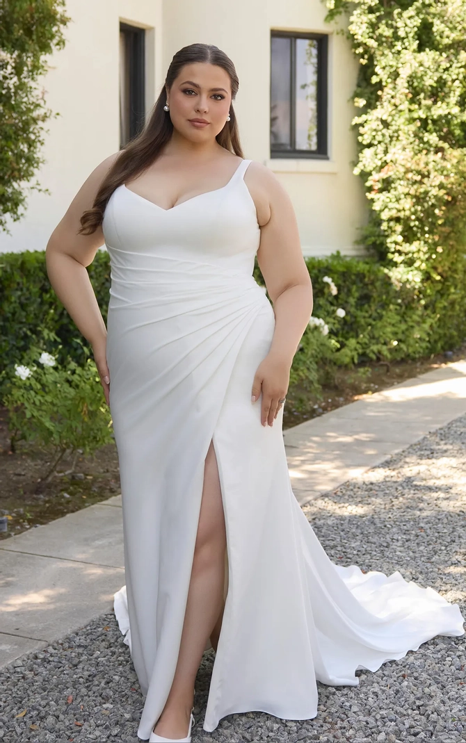 Essense of Australia Plus Size - D4439 | Brides & Grooms Inc.