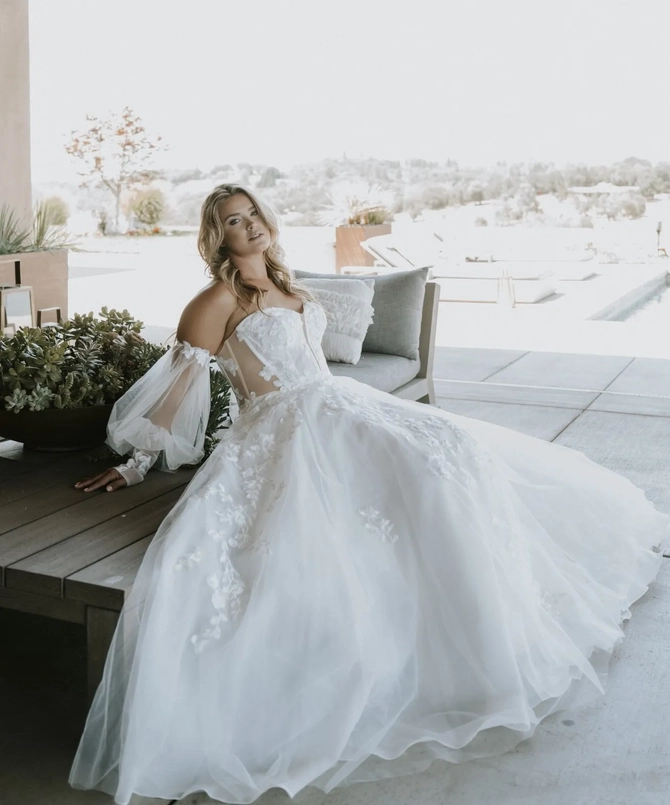 La Curve by Beccar | KR Bridal & Tailoring - Jardin | KR Bridal & Tailoring