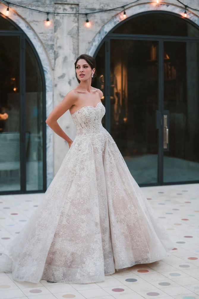 Allure Bridals - C689 | Bridal Novias Boutique