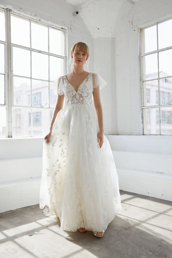 Lis Simon | Lace Bridal Couture - Laura | Lace Bridal Couture