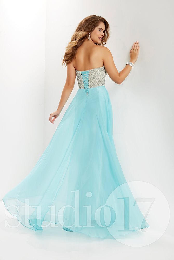 Studio 17 - 12670 | The Red Carpet