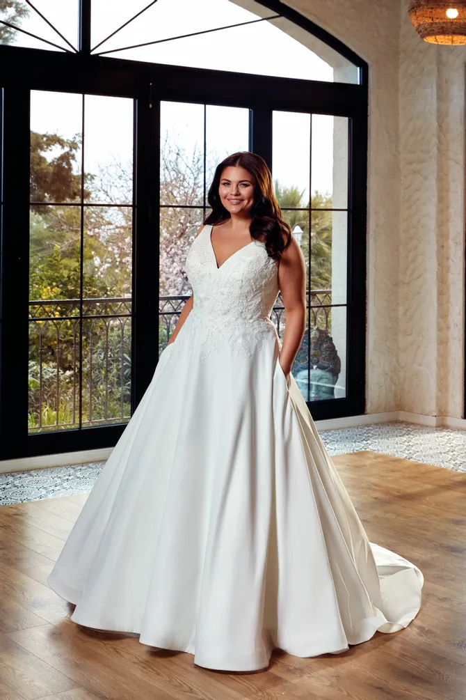 Eddy K Curvy - UR471 | Grand Bridal