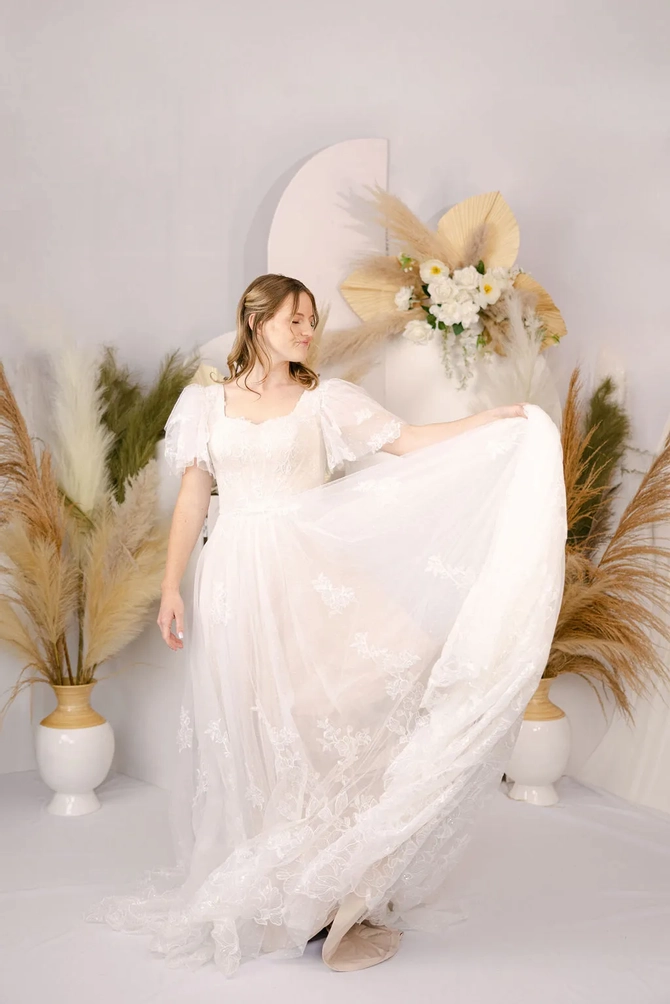 White Rose - Bronte Mod | Desert Rose Bride