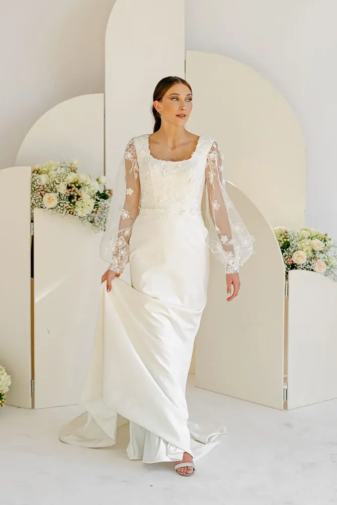 White Rose Bridal | The Bride Room - Carson Mod | The Bride Room