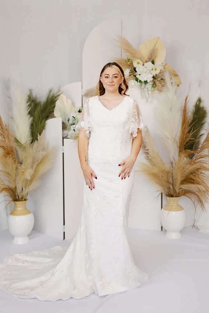 White Rose - Mila Mod | Desert Rose Bride