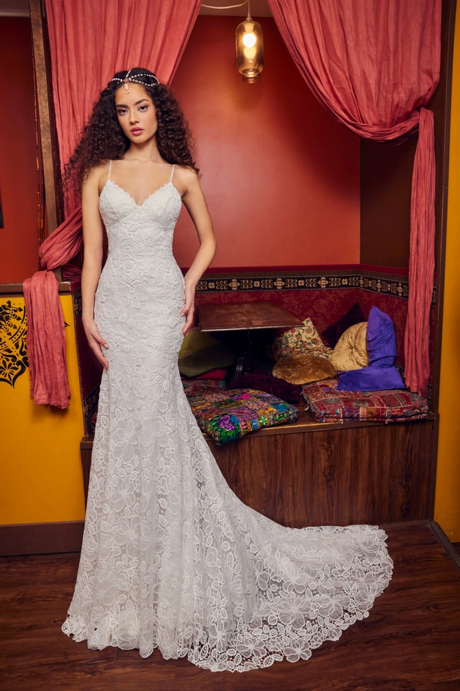 La Perle - LP2332 | White Lace and Promises